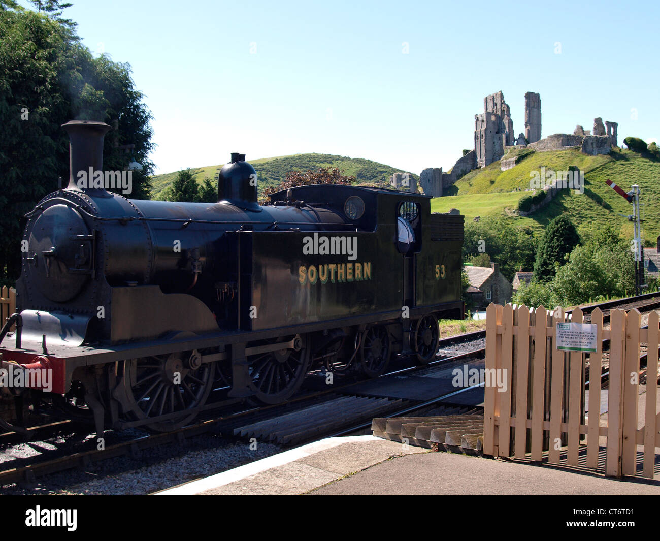 Steam engine corfe castle station hi-res stock photography and images ...