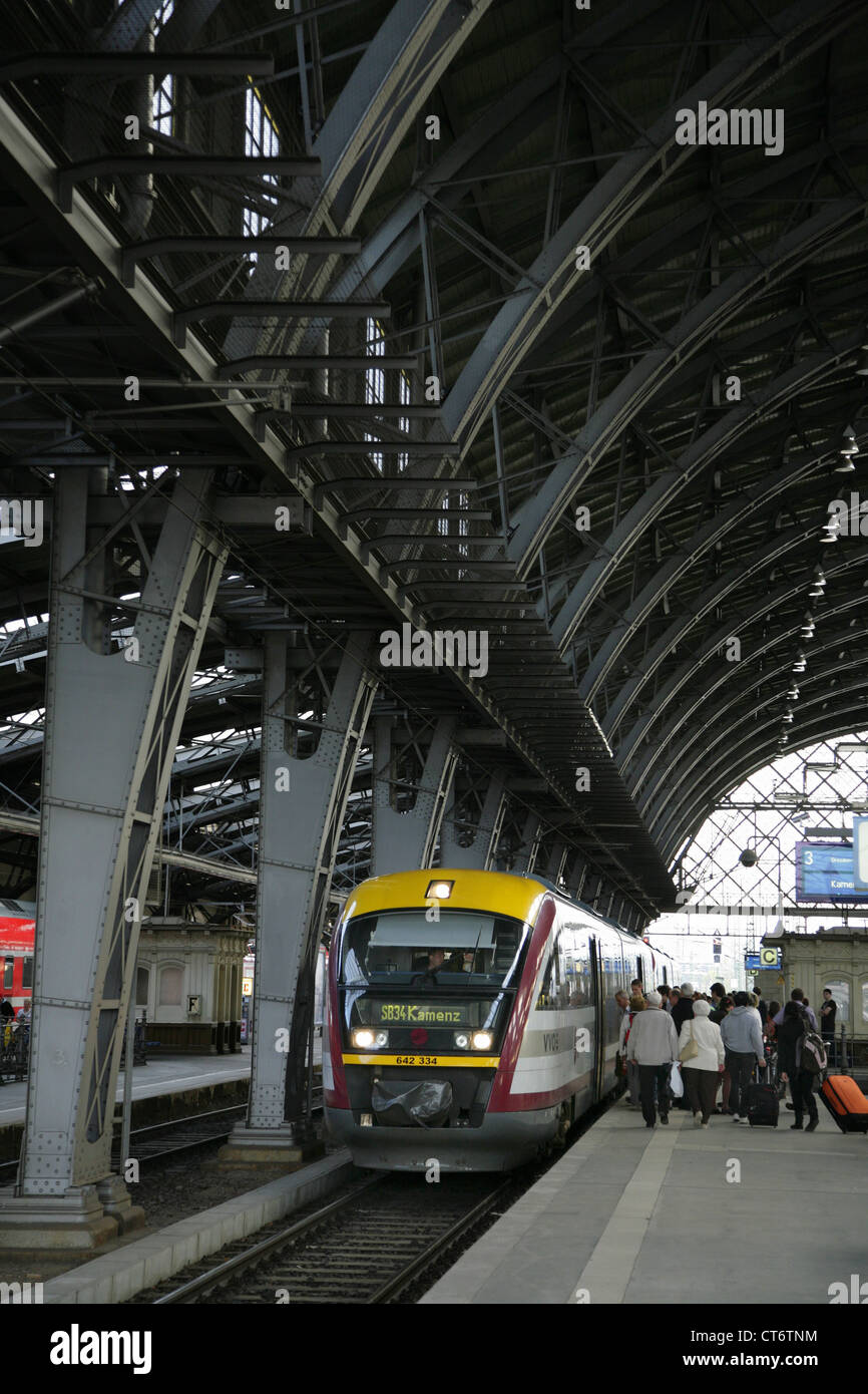 Class 642 Siemens-manufactured diesel multiple unit commuter train at ...