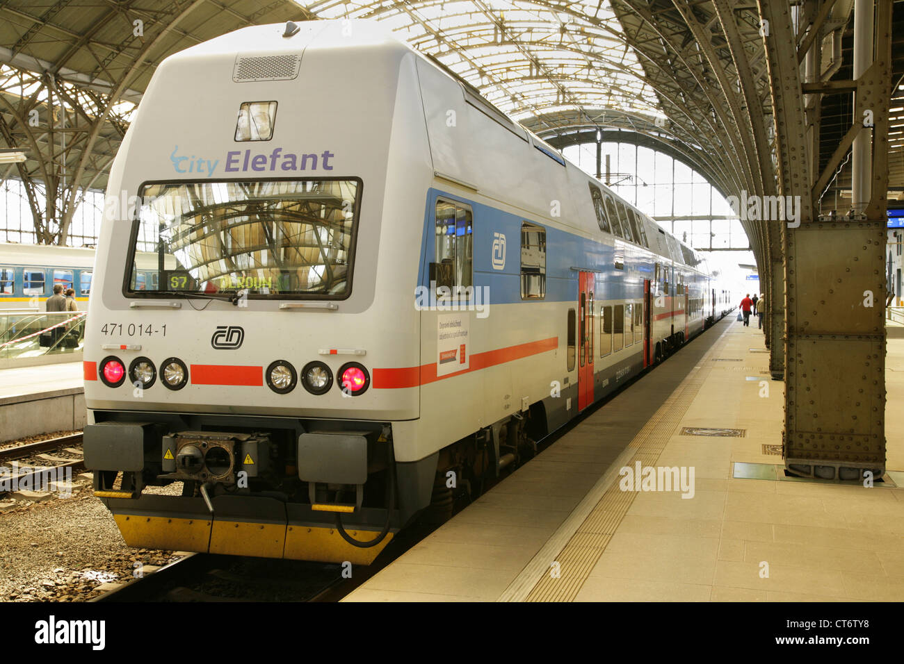 Czech Railways Class 471 double decker train waiting at Prague central ...