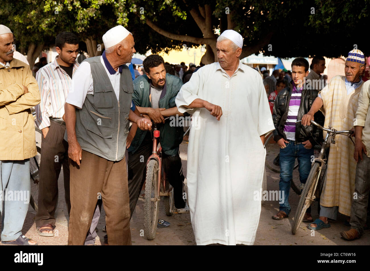 Arab Storytellers entertain the local crowd in the central square ...