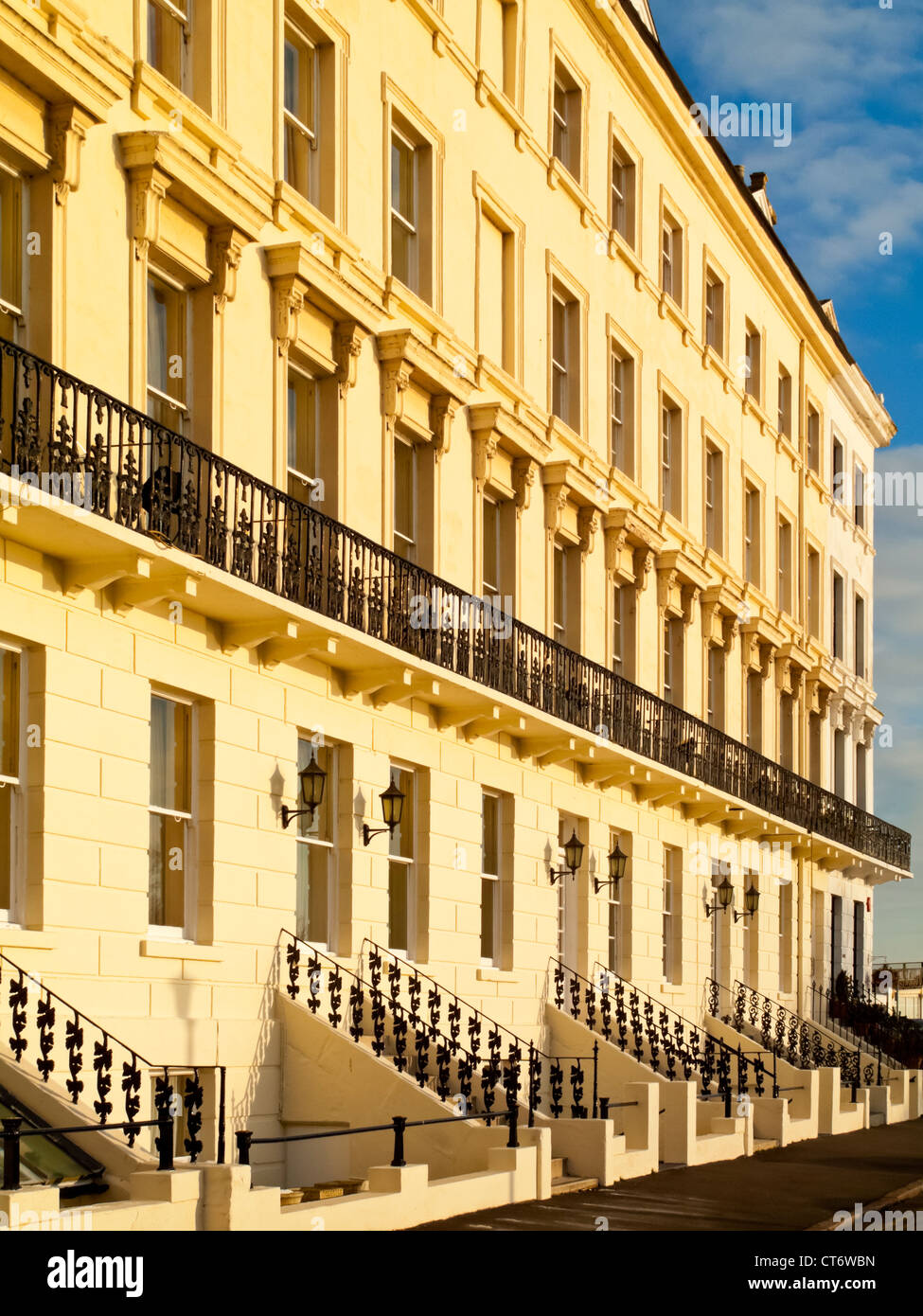 Terraced building hi-res stock photography and images - Alamy