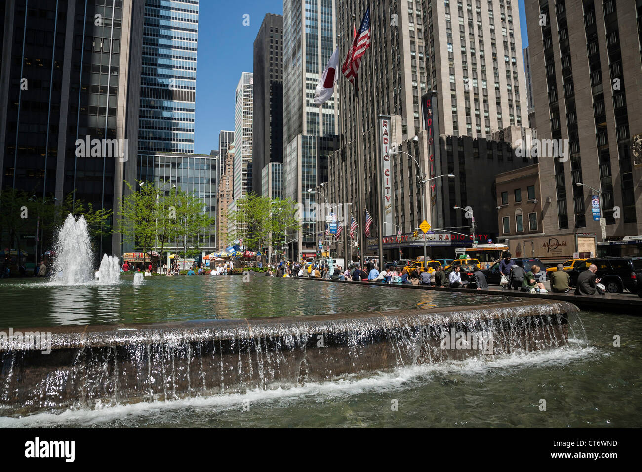 Reflecting Pool and Fountains, Rockefeller Center, NYC Stock Photo - Alamy