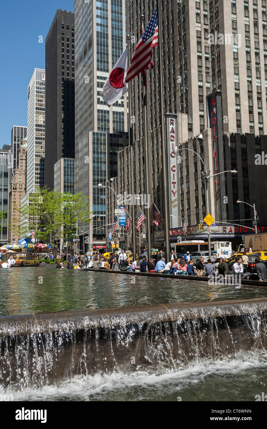Reflecting Pool and Fountains, Rockefeller Center, NYC Stock Photo - Alamy