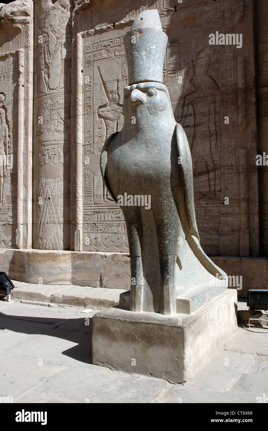 Statue of Horus, Temple of Edfu, Egypt Stock Photo - Alamy