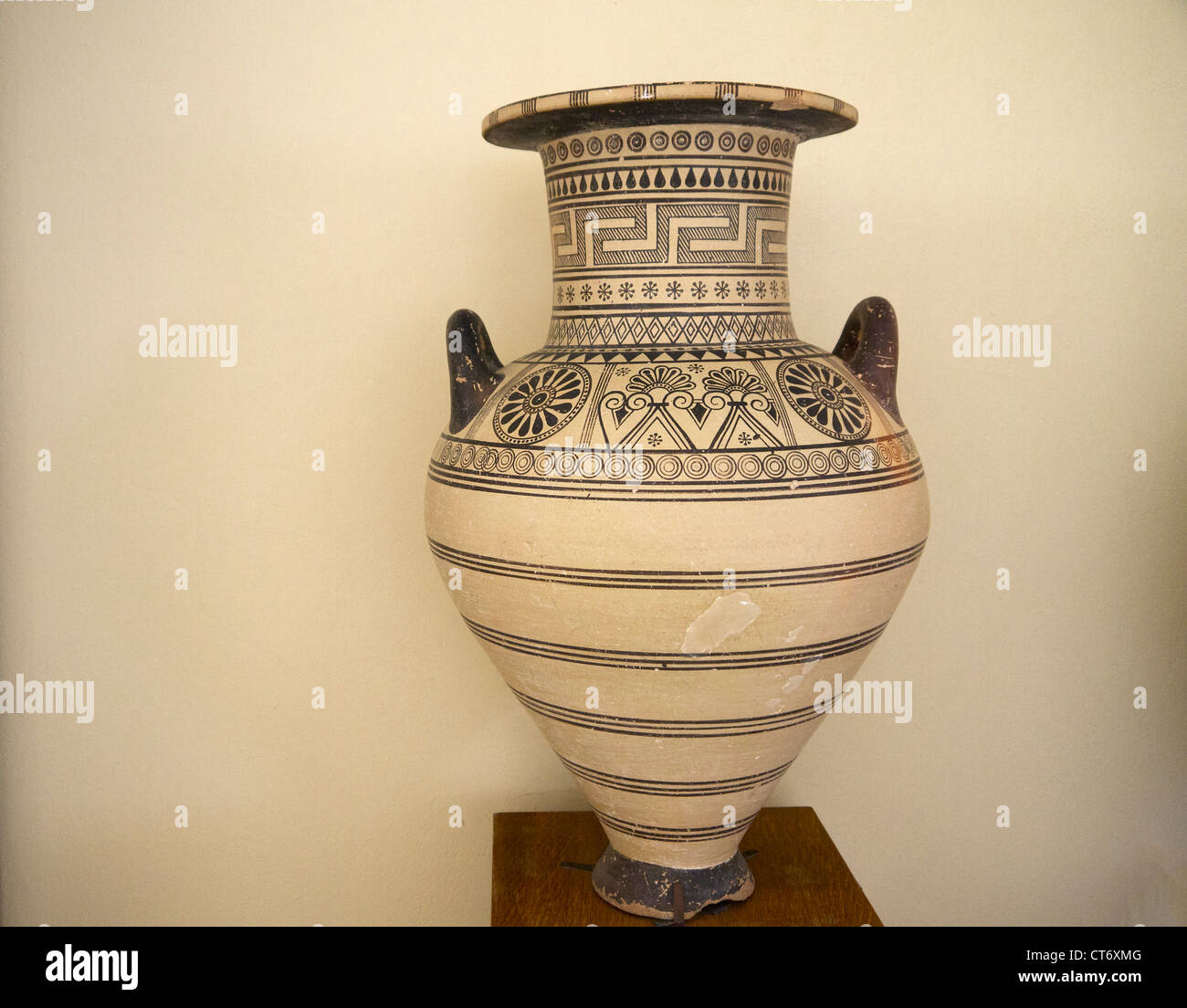 Pottery from the Ancients Sites of Akrotiri and Ancient Thera in the ...