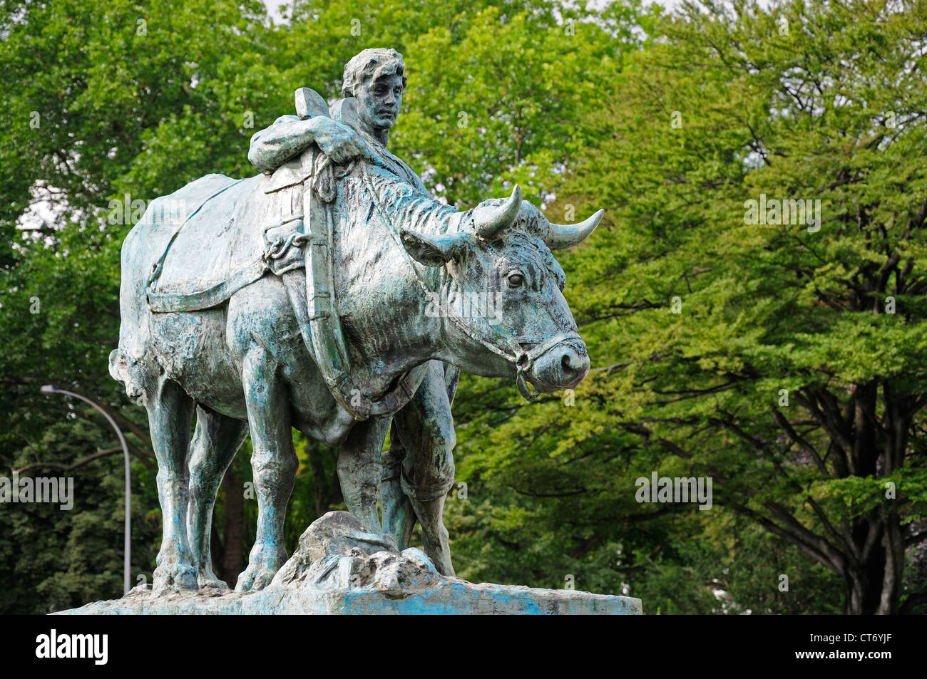 Farmer statue hi-res stock photography and images - Alamy