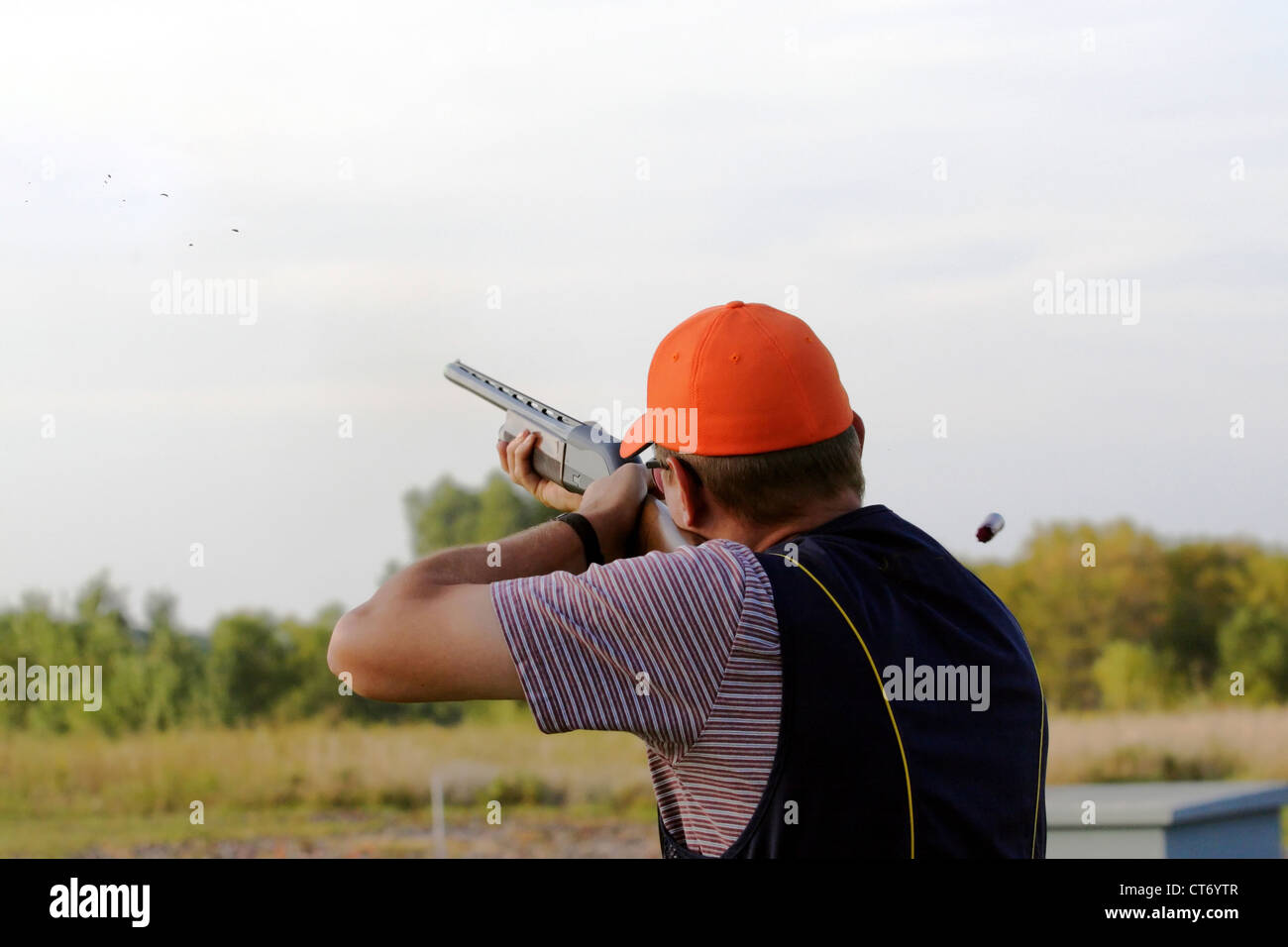 Clay pigeon hi-res stock photography and images - Alamy