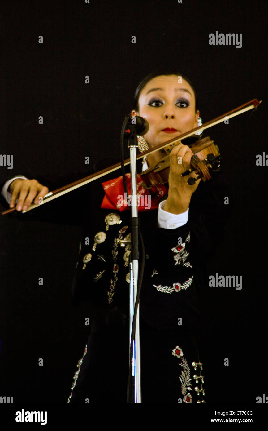 University of Texas Pan American (UTPA) Mariachi Aztlán musician ...