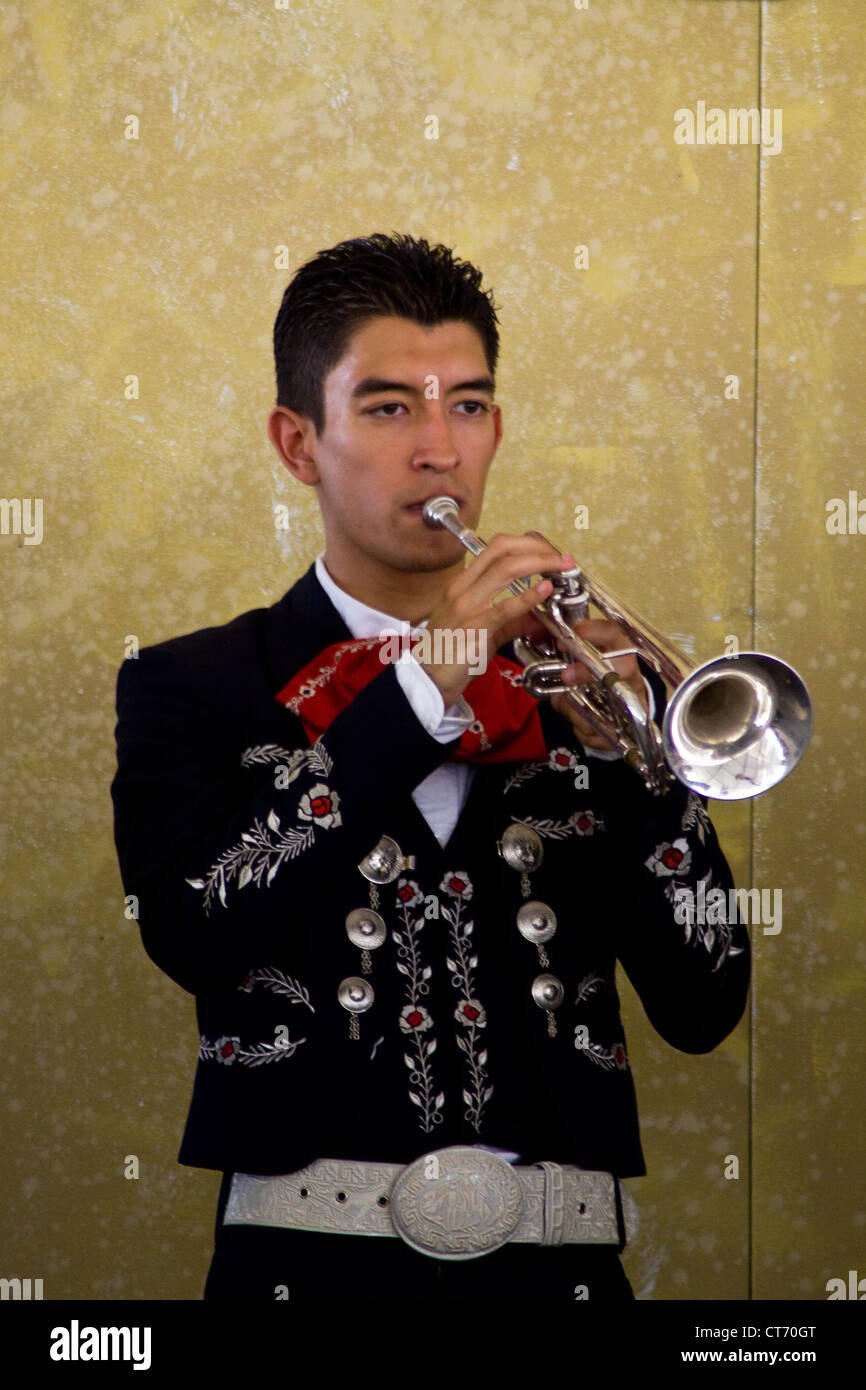University of Texas Pan American (UTPA) Mariachi Aztlán musician ...