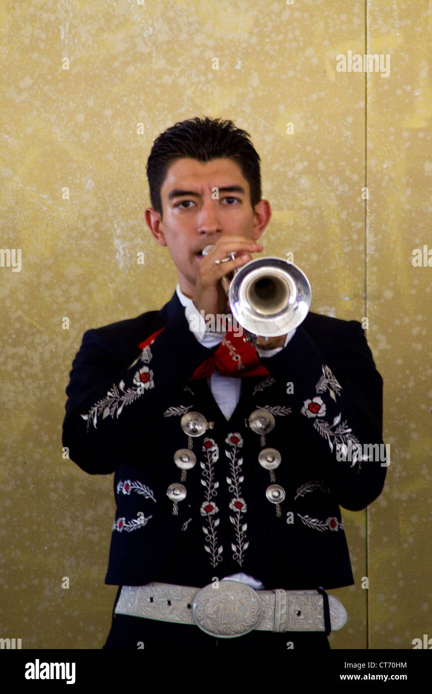 University of Texas Pan American (UTPA) Mariachi Aztlán musician ...