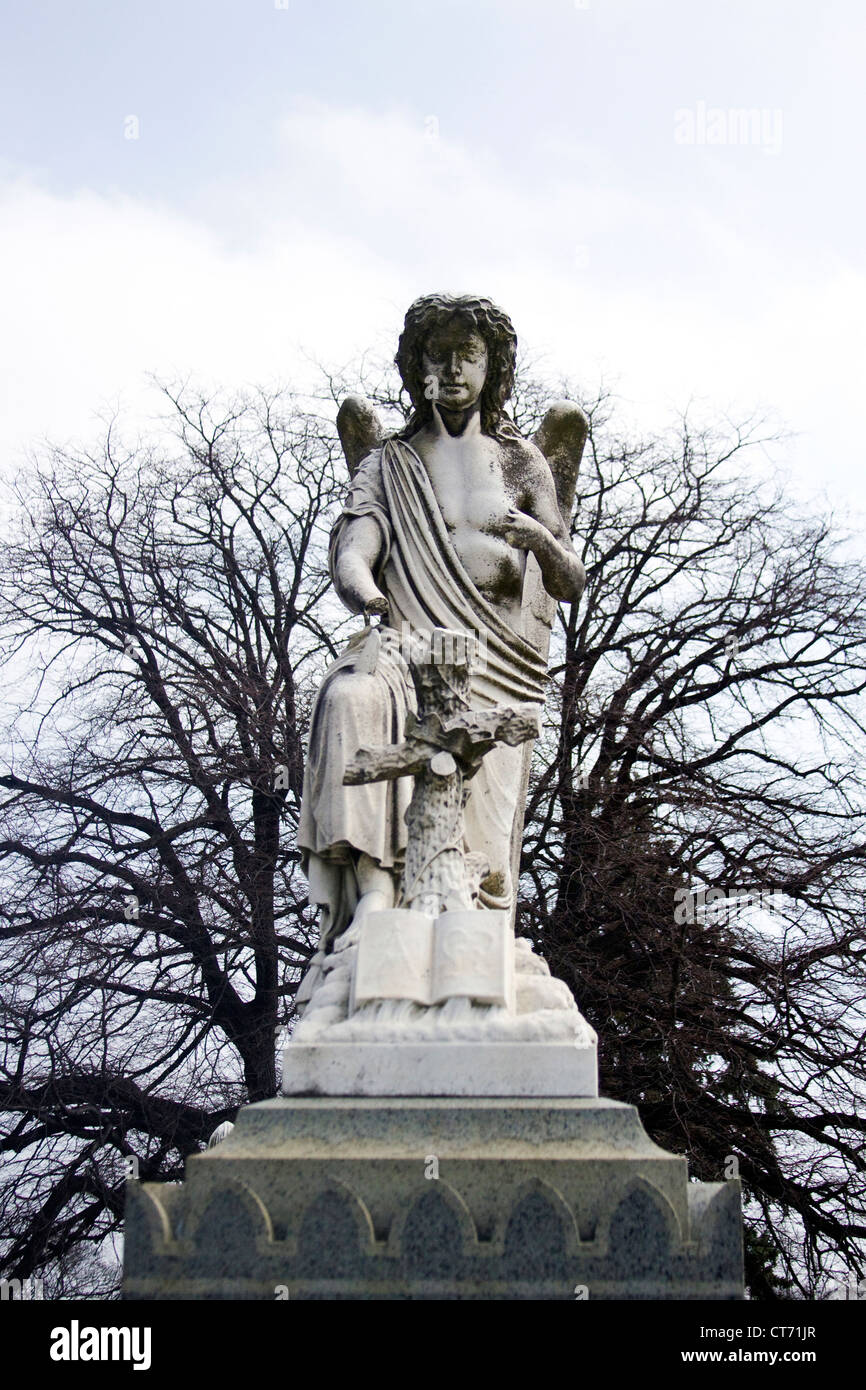 A female angle statue and cross artwork atop a crypt at historic Laurel ...