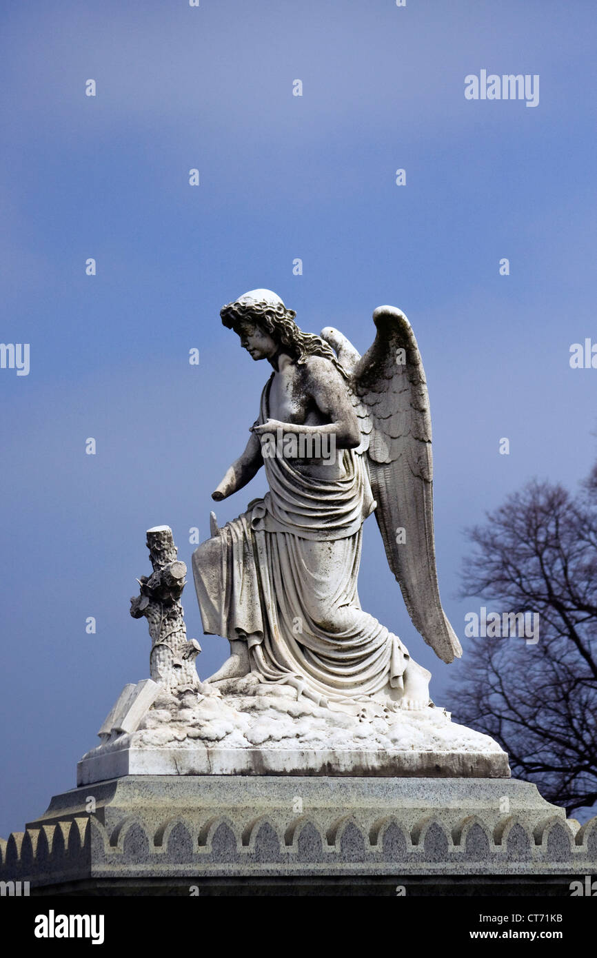 A female angle statue and cross artwork atop a crypt at historic Laurel ...