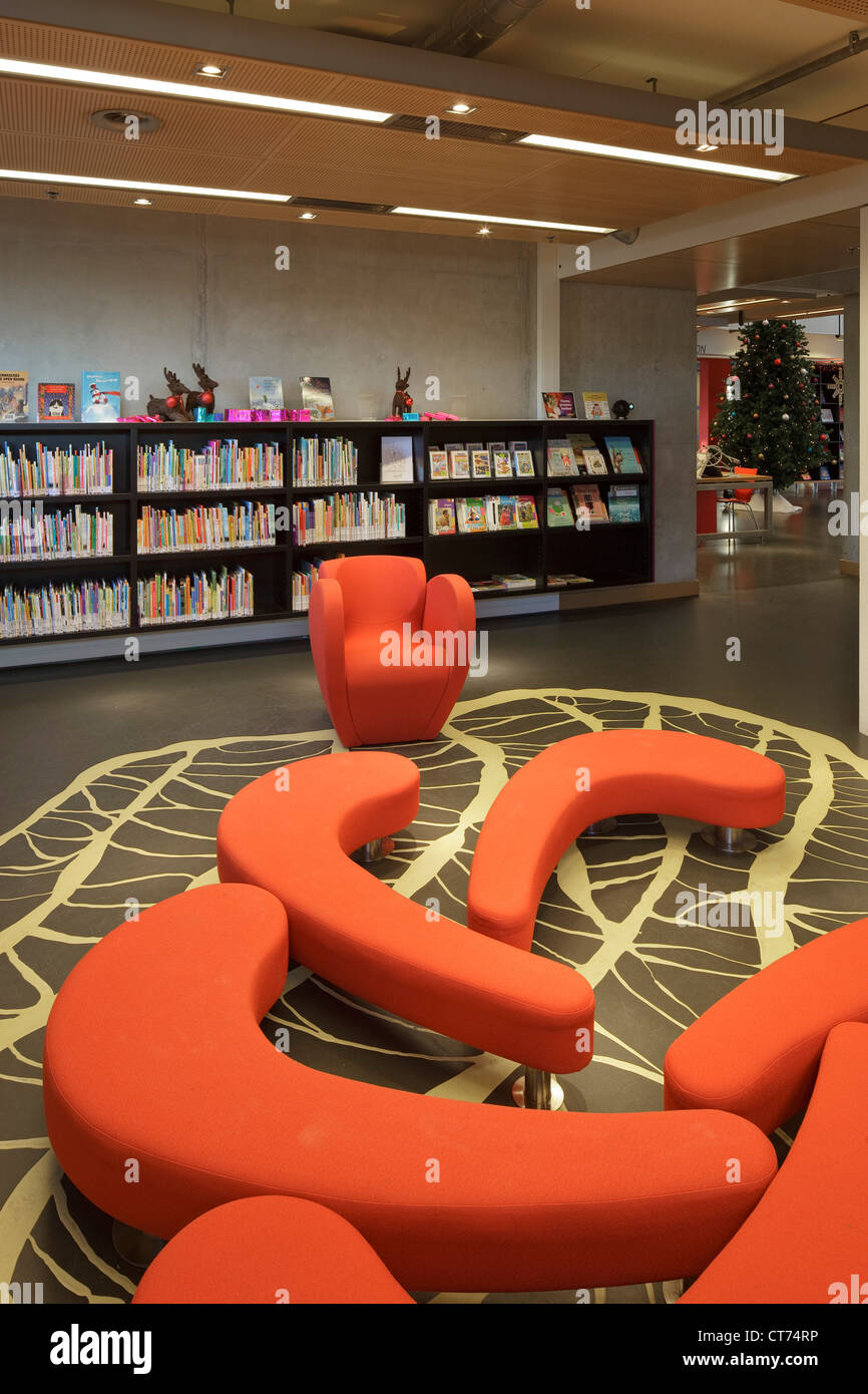 Kids area of library hi-res stock photography and images - Alamy