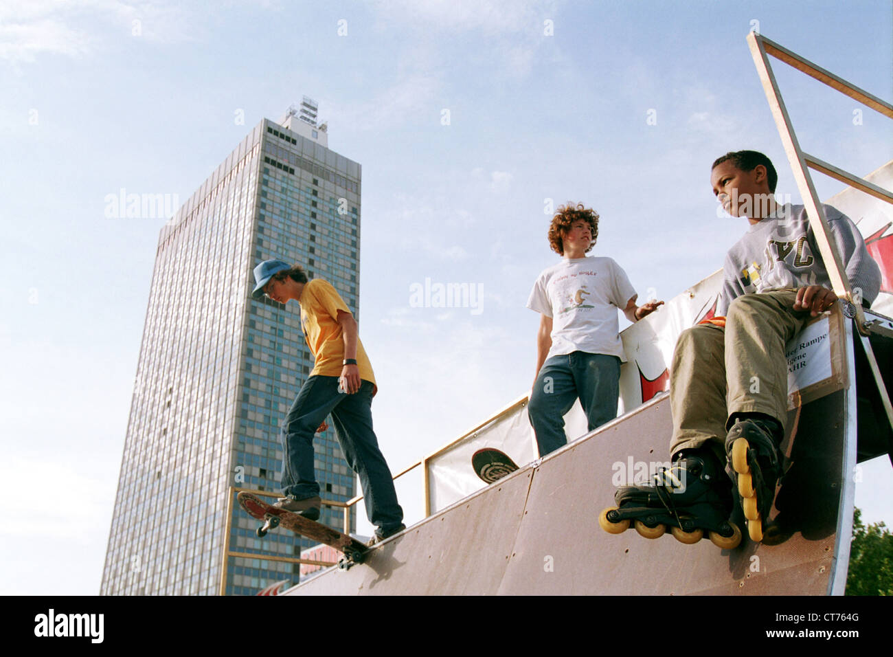 Inline halfpipe hi-res stock photography and images - Alamy