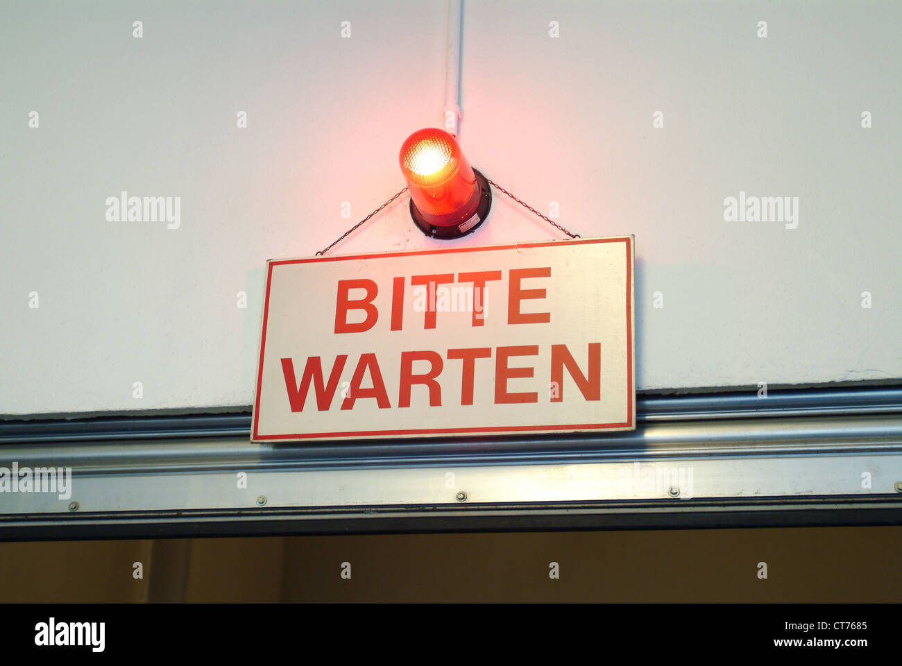 A warning light with a sign-Please-Wait Stock Photo - Alamy