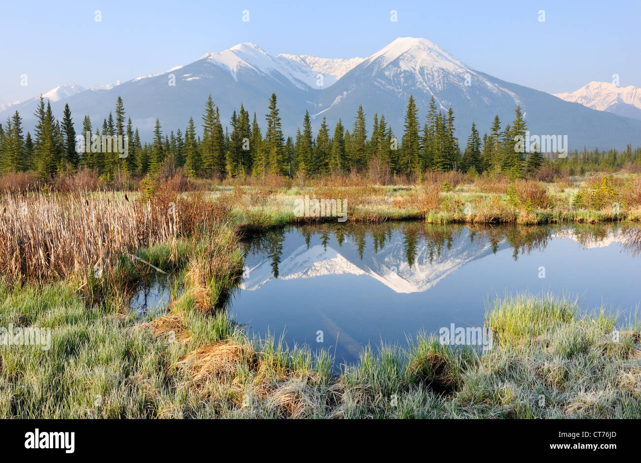 Alberta banff sundance range mountain hi-res stock photography and ...