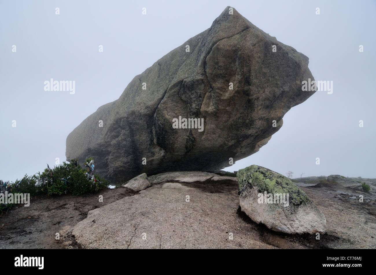 hanging stone at ergaki national park Stock Photo - Alamy