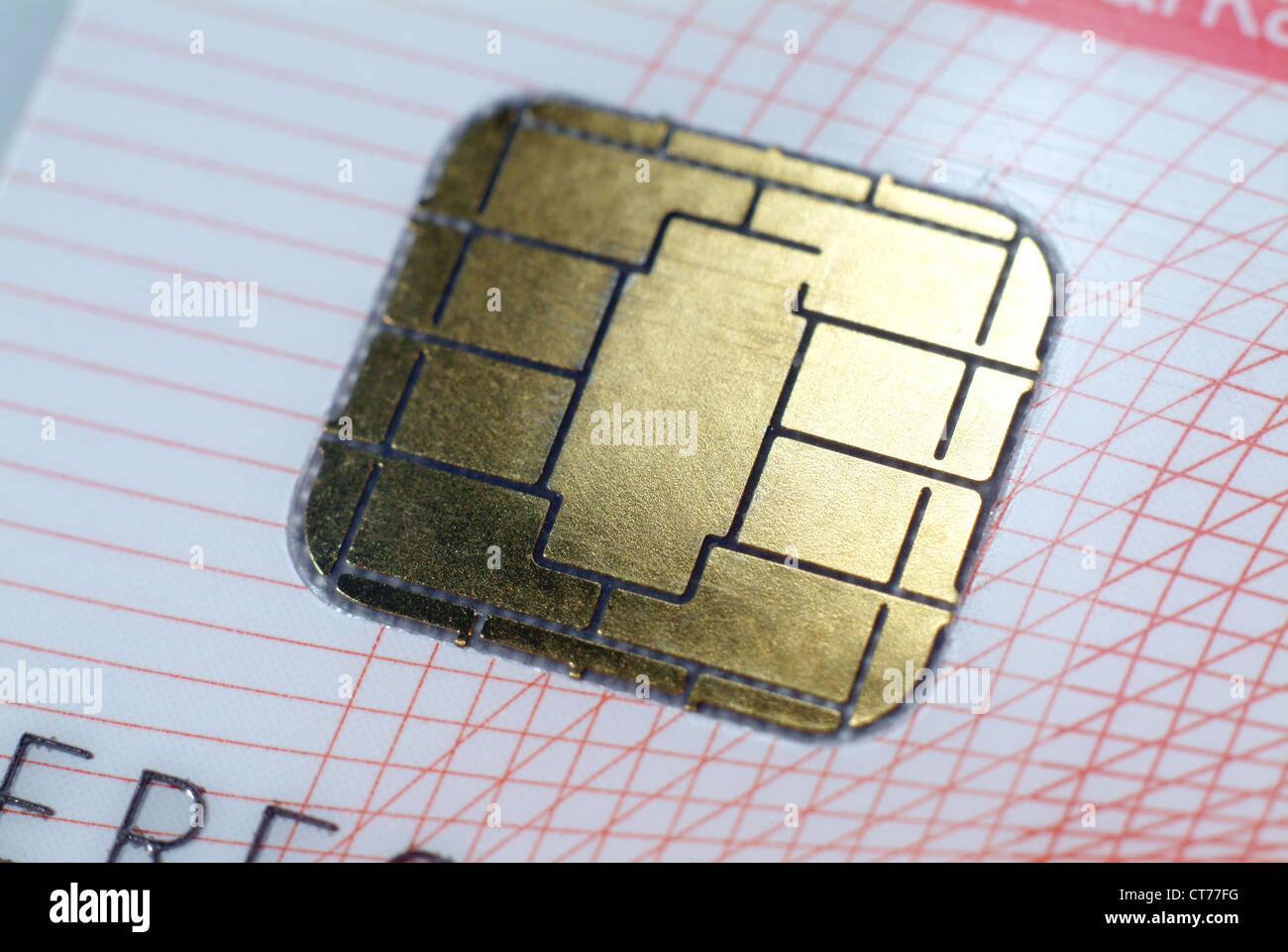 Goldglaenzender chip of a card Stock Photo - Alamy