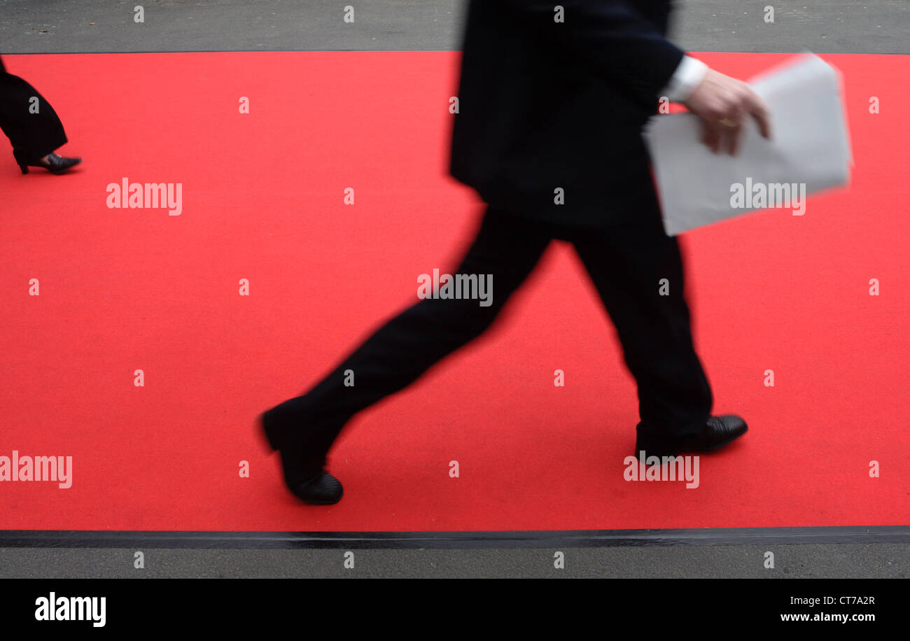 A business man runs over a red carpet Stock Photo - Alamy
