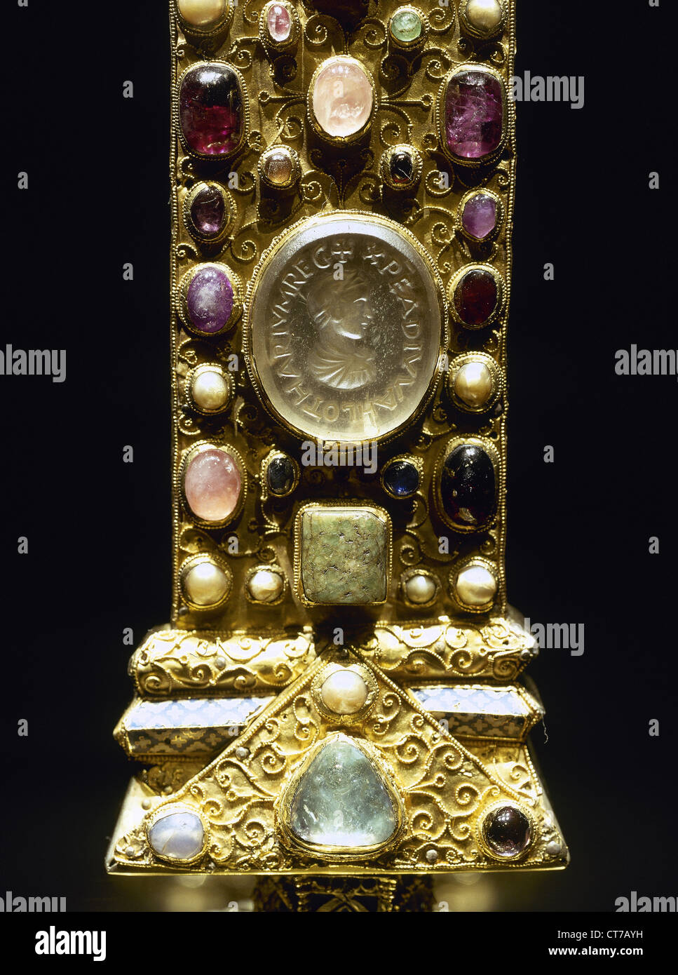 Romanesque jewelry hi-res stock photography and images - Alamy