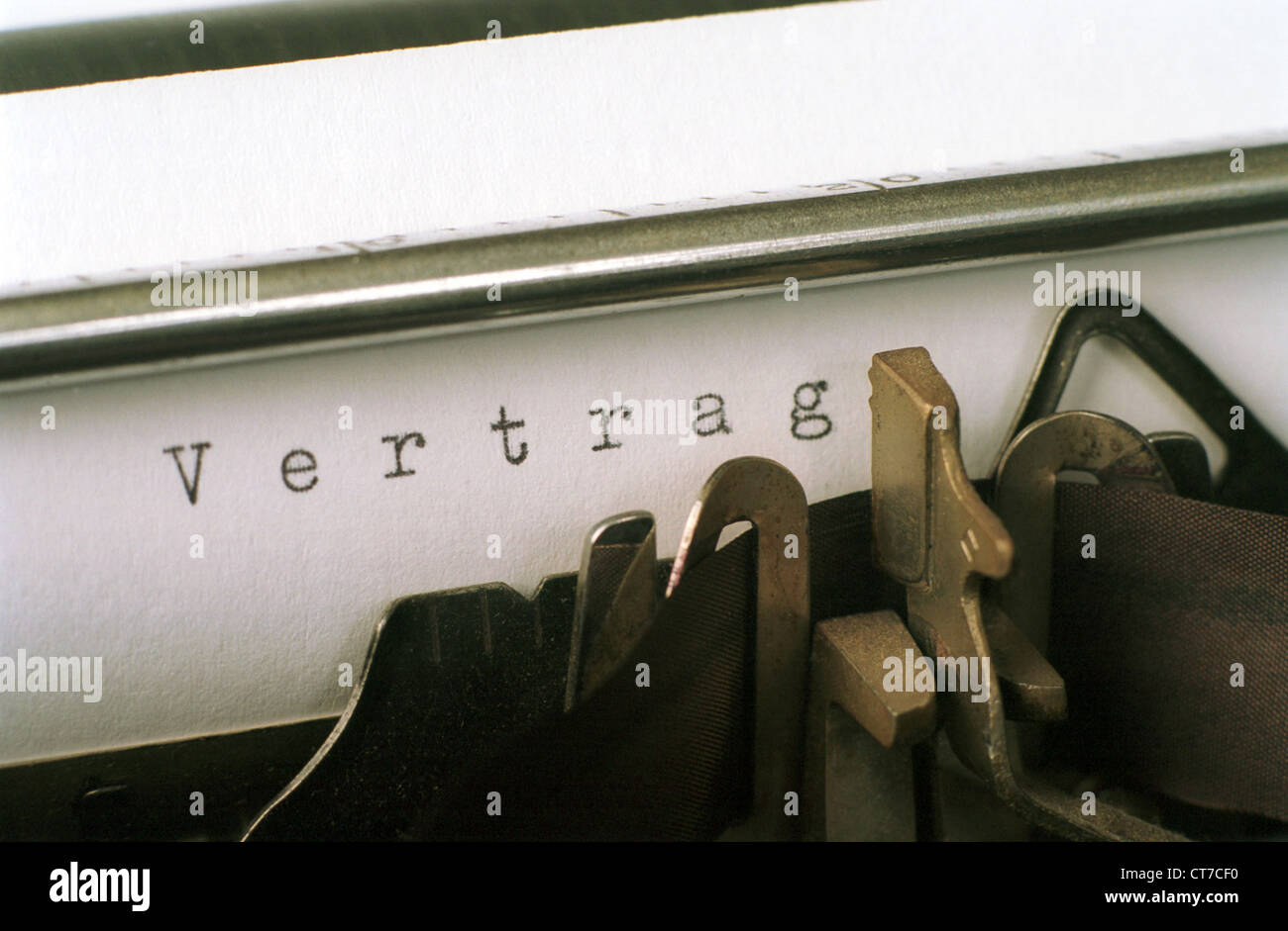 The word contract Stock Photo - Alamy