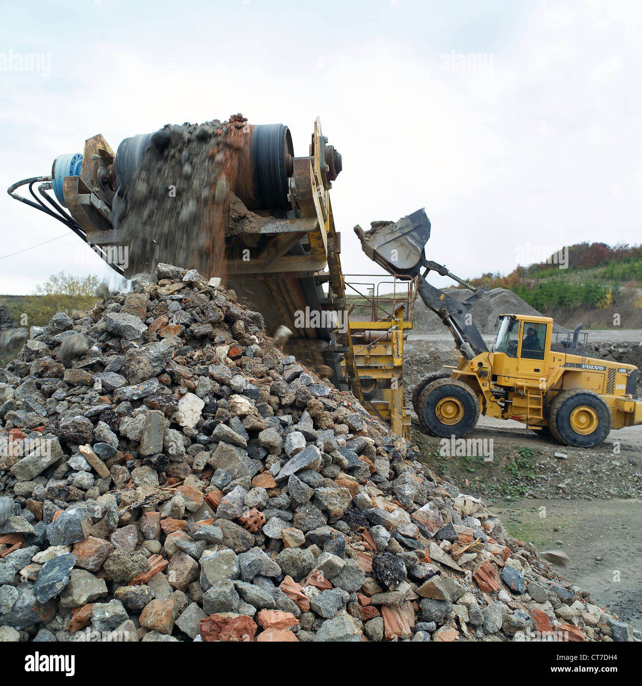 Belt loaders hi-res stock photography and images - Alamy