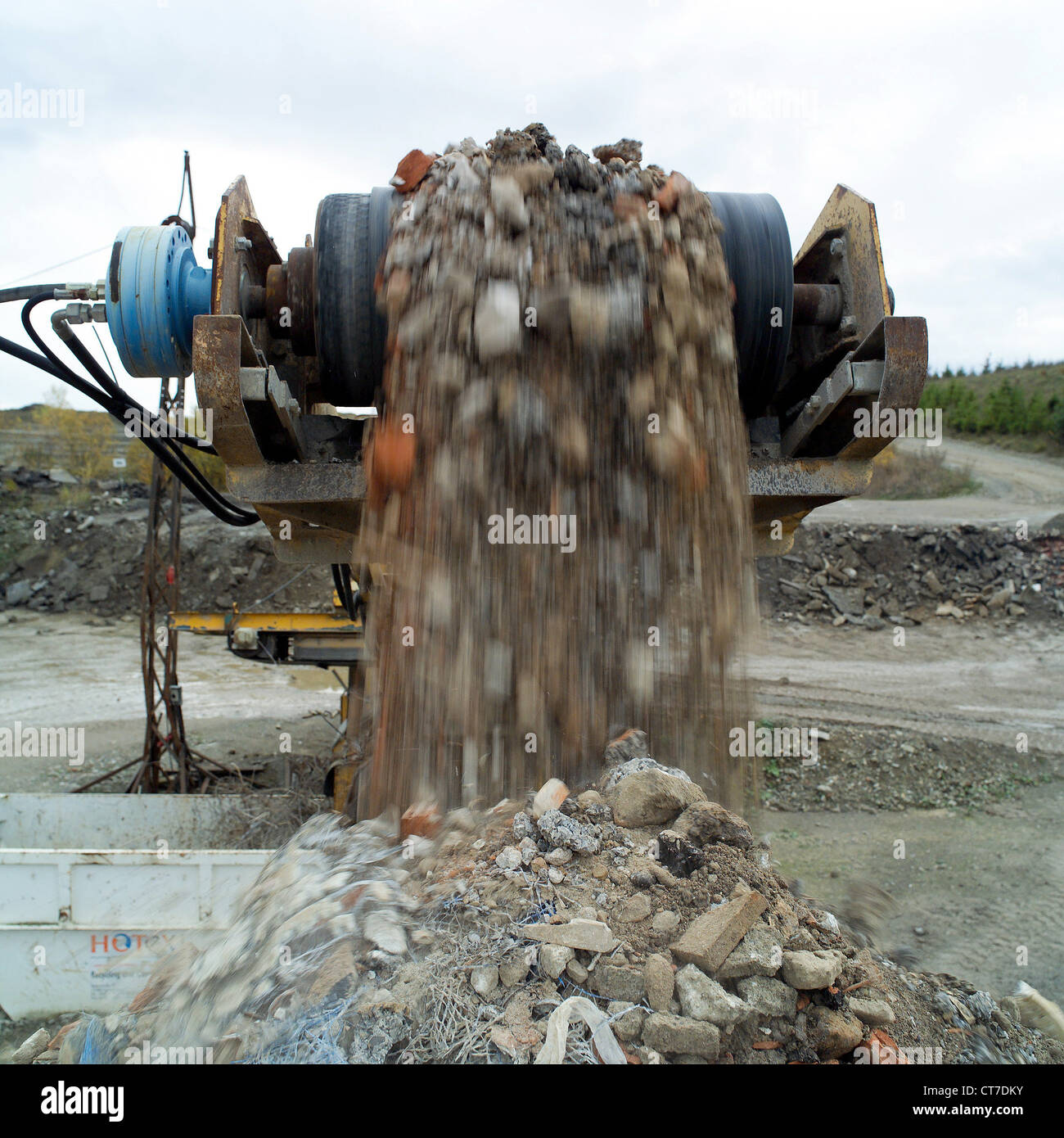 Rubble processing hi-res stock photography and images - Alamy