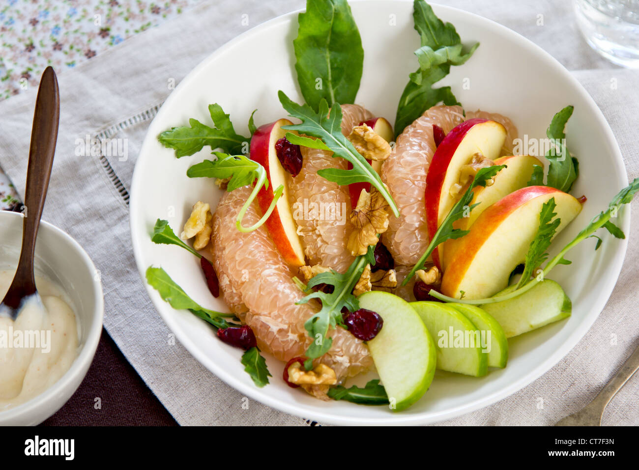Apple Grapefruit and rocket salad Stock Photo - Alamy