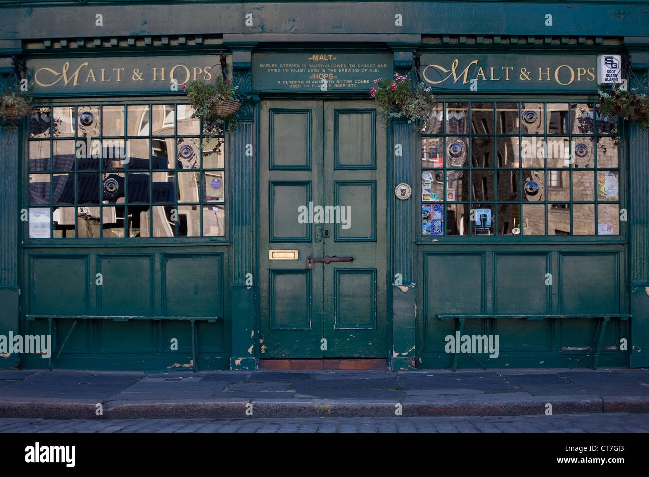 pub on the shore, leith Stock Photo - Alamy