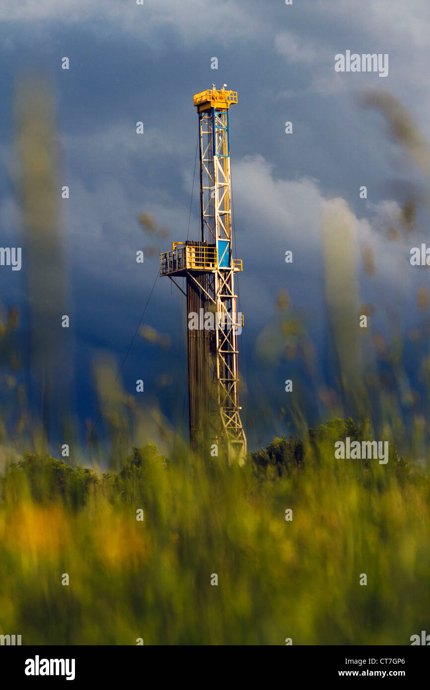 A hydro-fracking rig in Northern Pennsylvania Stock Photo - Alamy