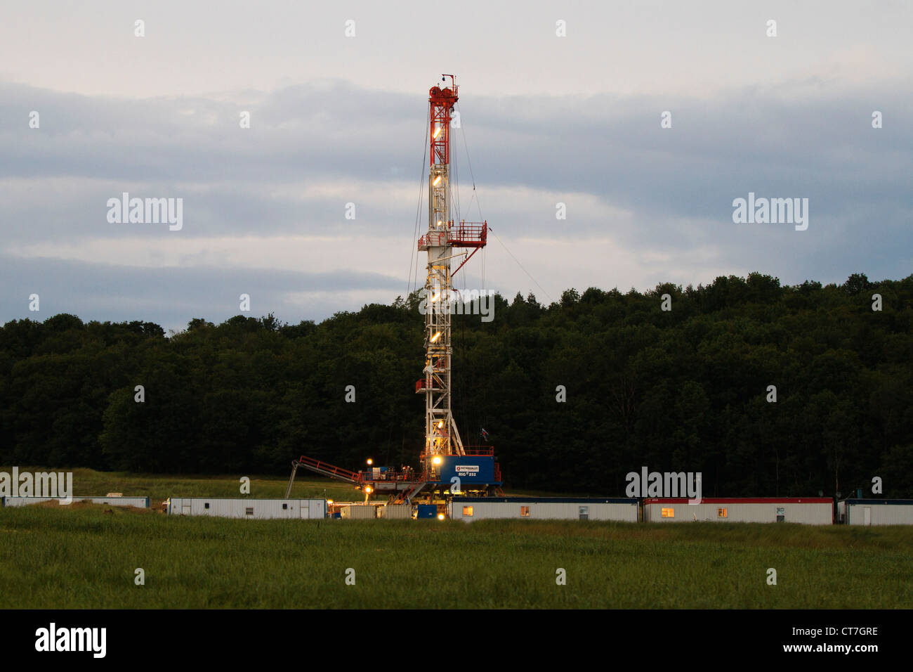A hydro-fracking rig in Northern Pennsylvania Stock Photo - Alamy