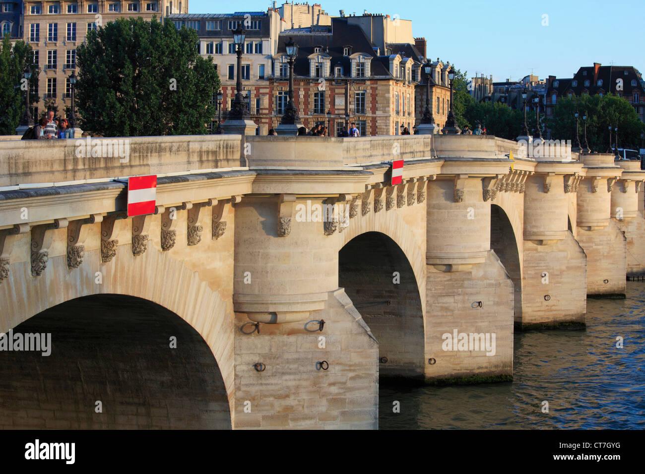France, Paris, Ile de la Cité, Seine river, Pont Neuf bridge Stock ...