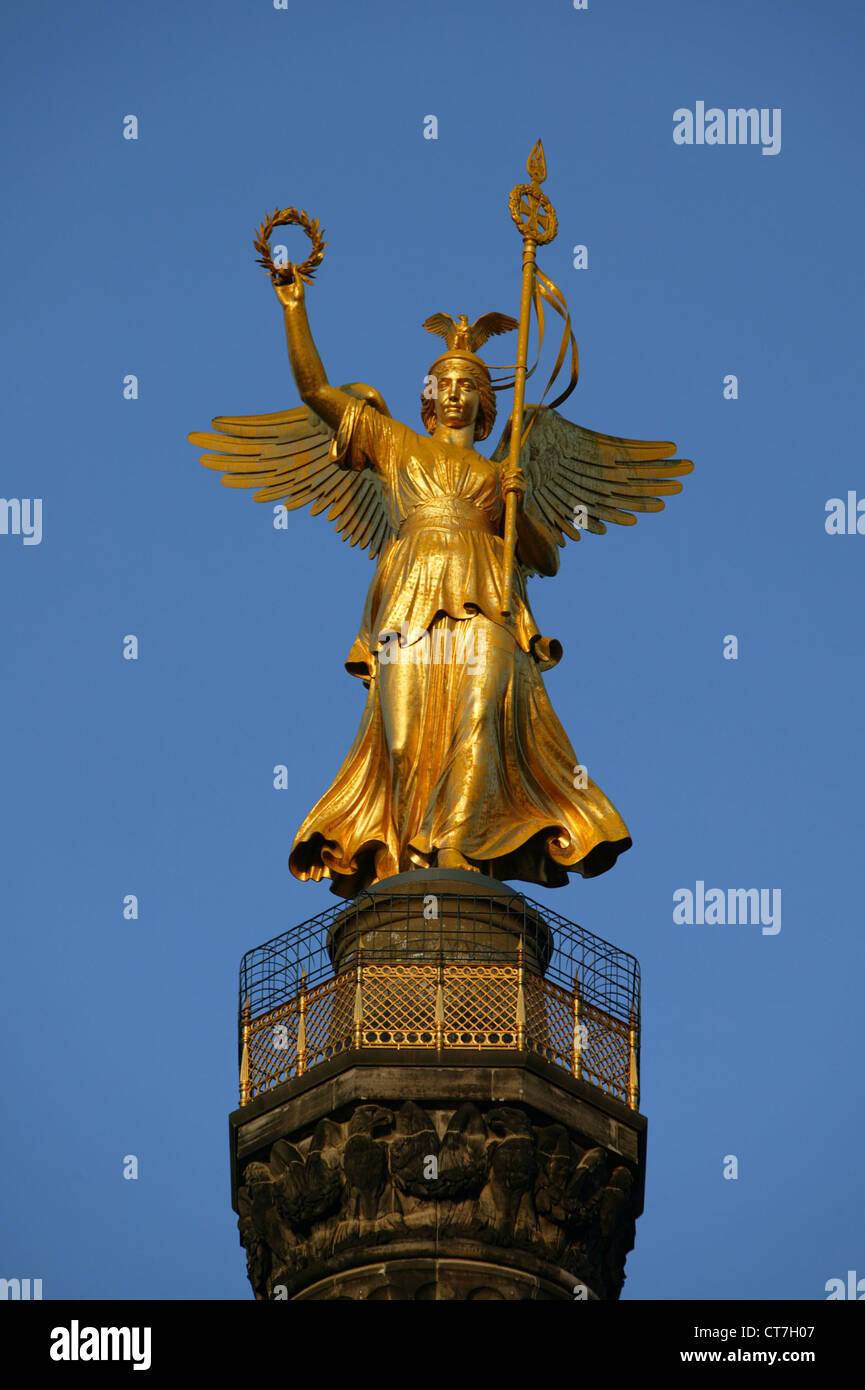 Berlin, Golden angel on the Victory Column Stock Photo - Alamy
