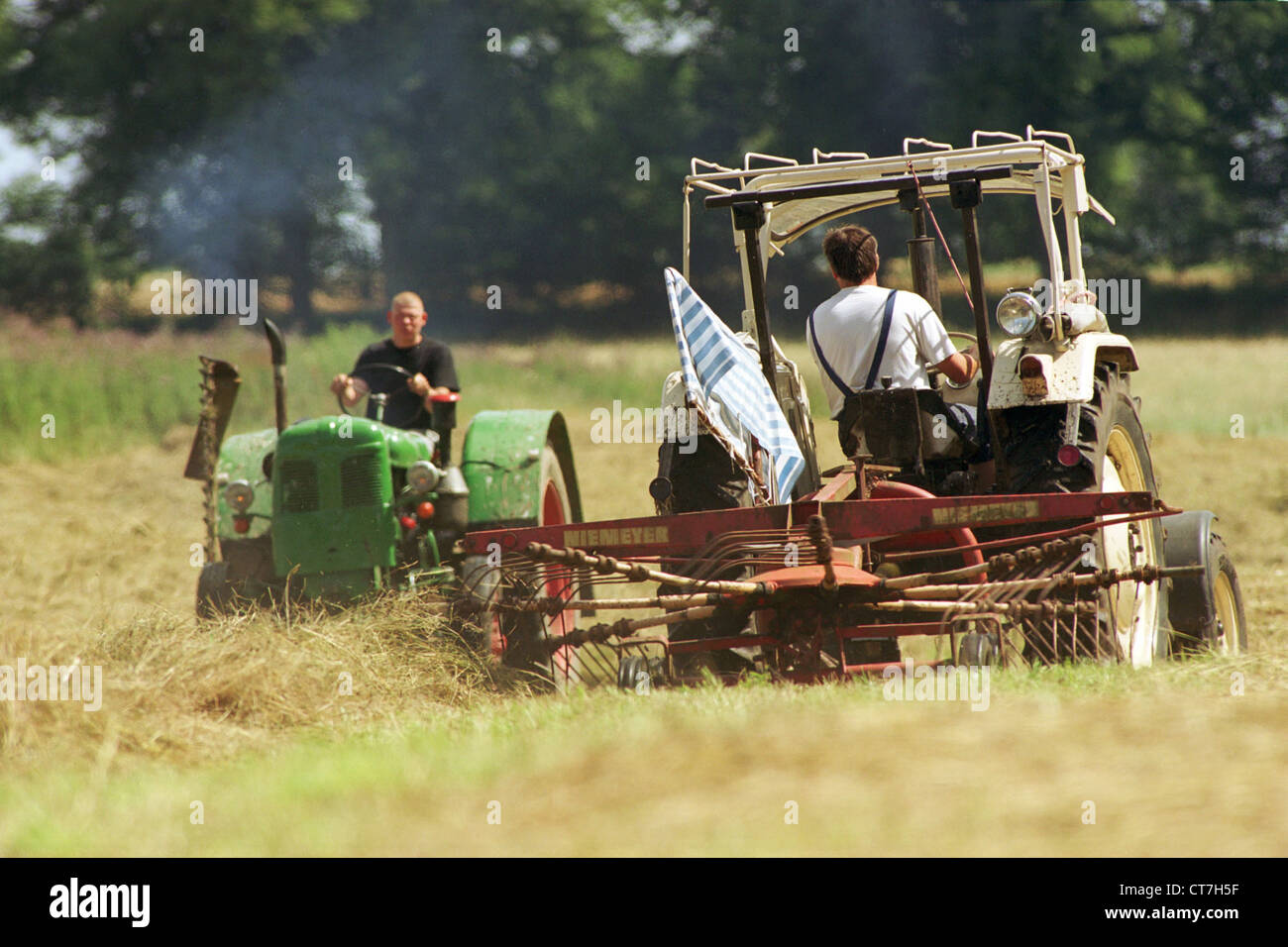 Farm workers hi-res stock photography and images - Alamy