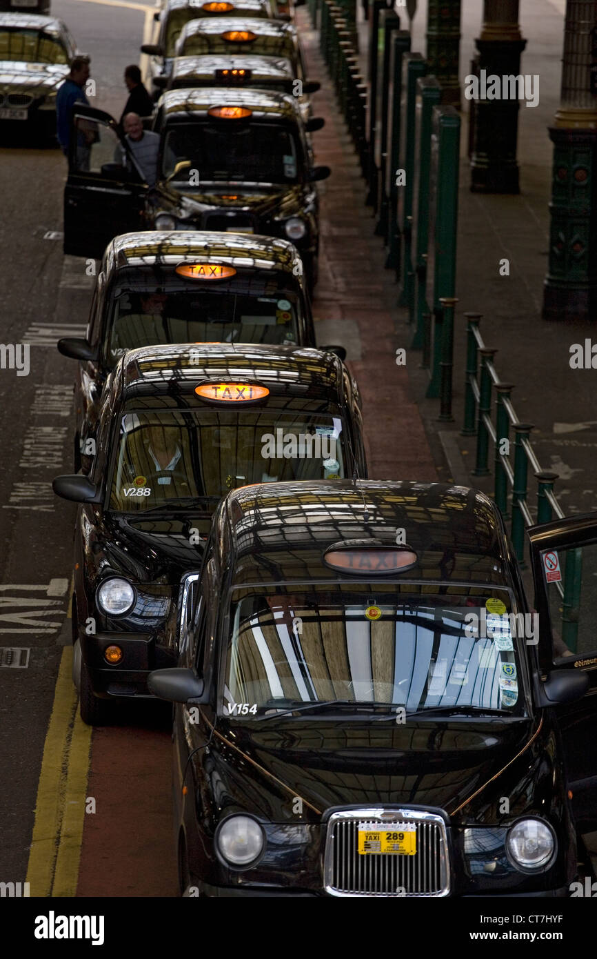 Edinburgh Black Cab High Resolution Stock Photography and Images - Alamy