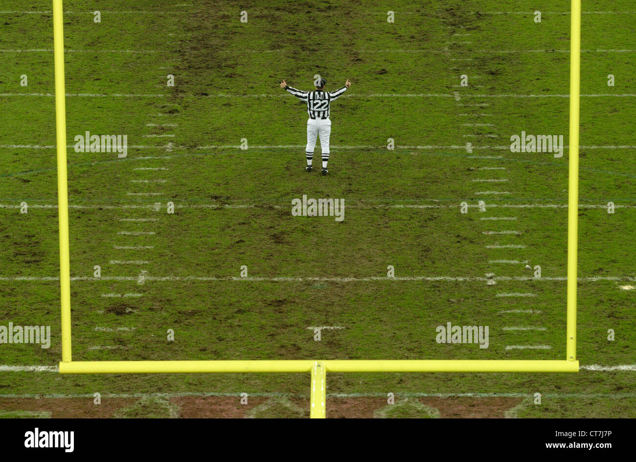 Football hand signals hi-res stock photography and images - Alamy