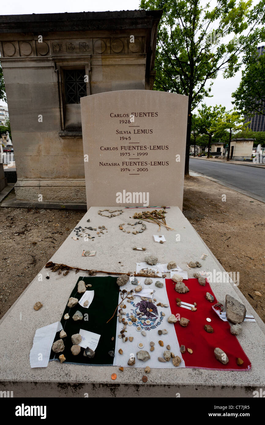 Carlos Fuentes Grave, Montparnasse, Paris, France Stock Photo - Alamy