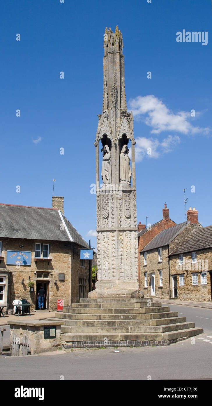 Eleanor Cross Geddington Northamptonshire England UK Stock Photo - Alamy