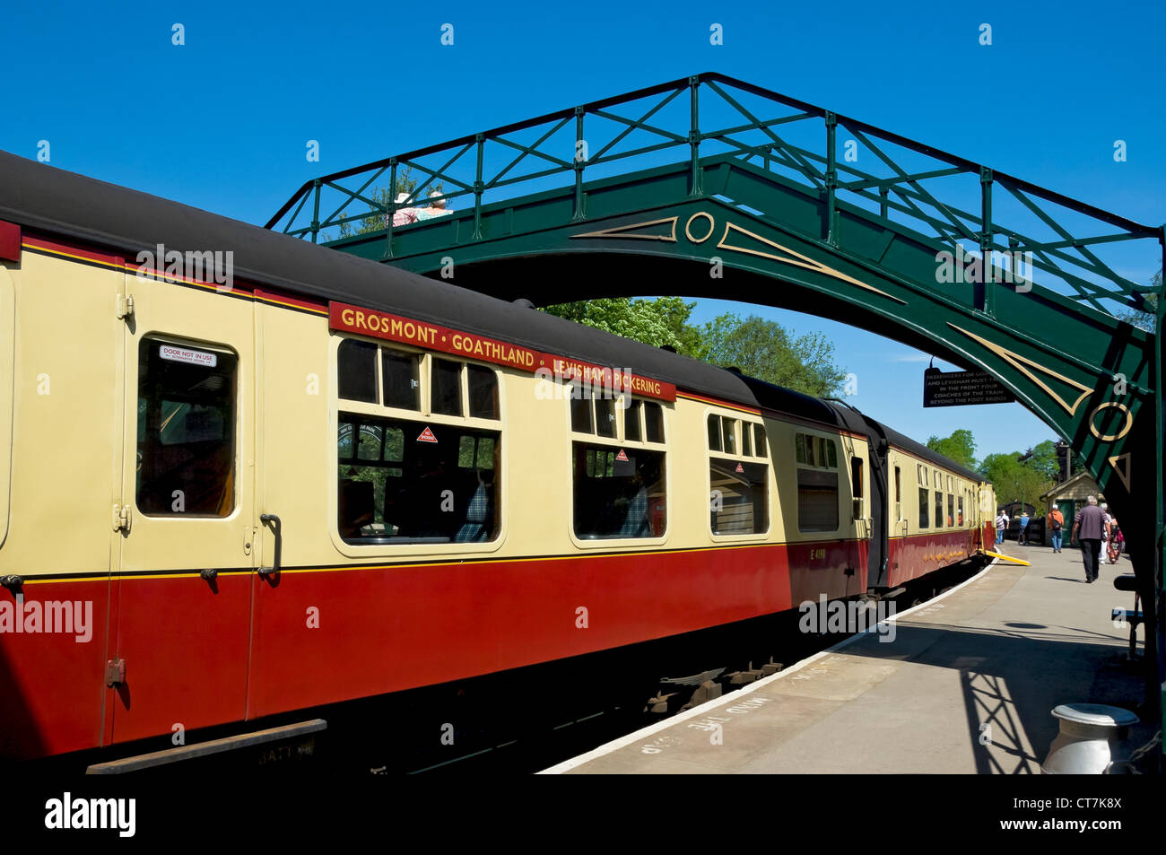 Train waiting at platform in summer Pickering Railway Station NYMR ...