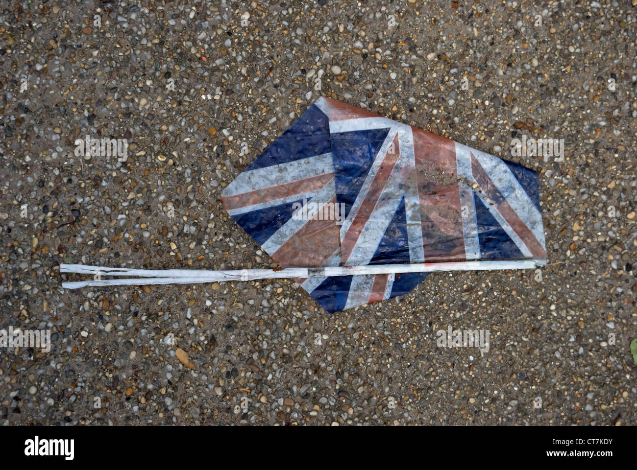 discarded union jack flag on a wet pavement Stock Photo - Alamy