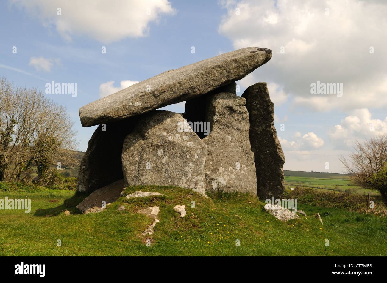 Trethevy quoit cornwall hi-res stock photography and images - Alamy