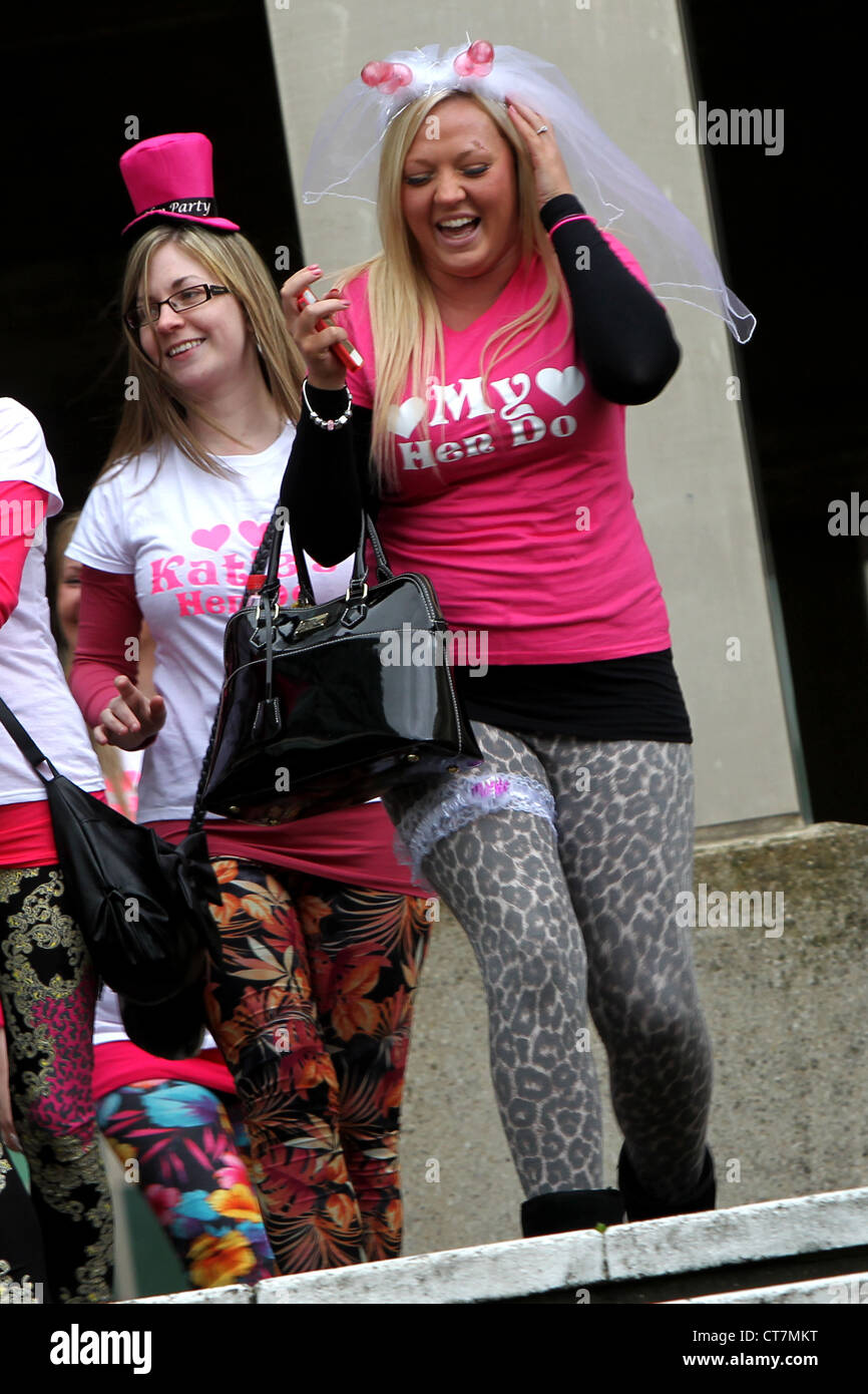 Girls night out drunk hi-res stock photography and images - Alamy