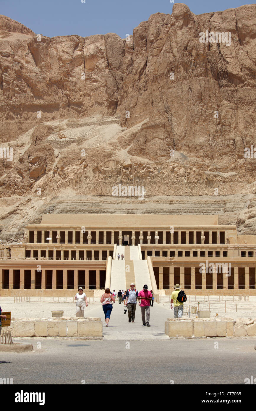 Hatshepsuts mortuary temple hi-res stock photography and images - Alamy