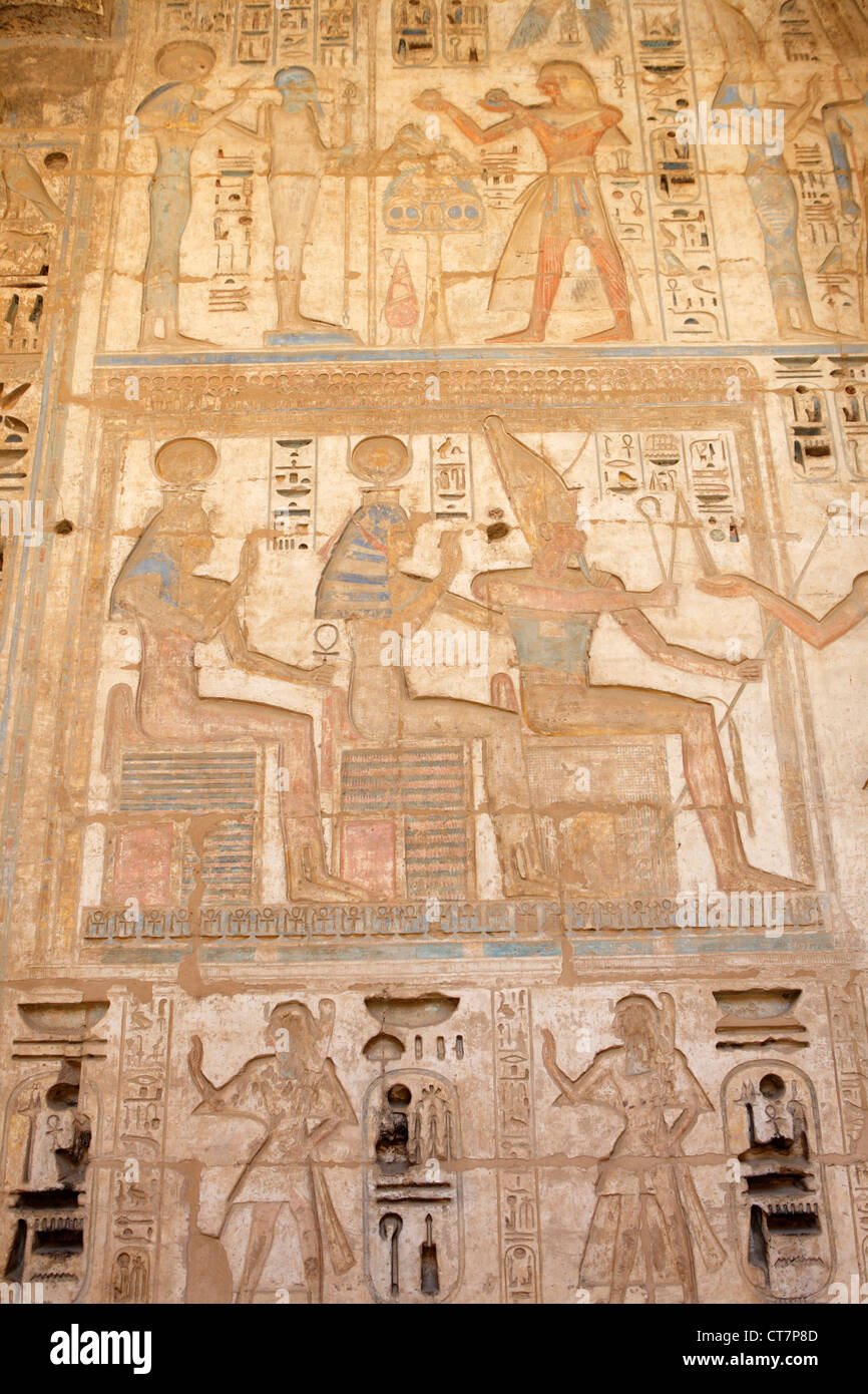 Decorations in the peristyle hall of the Mortuary Temple of Ramesses ...