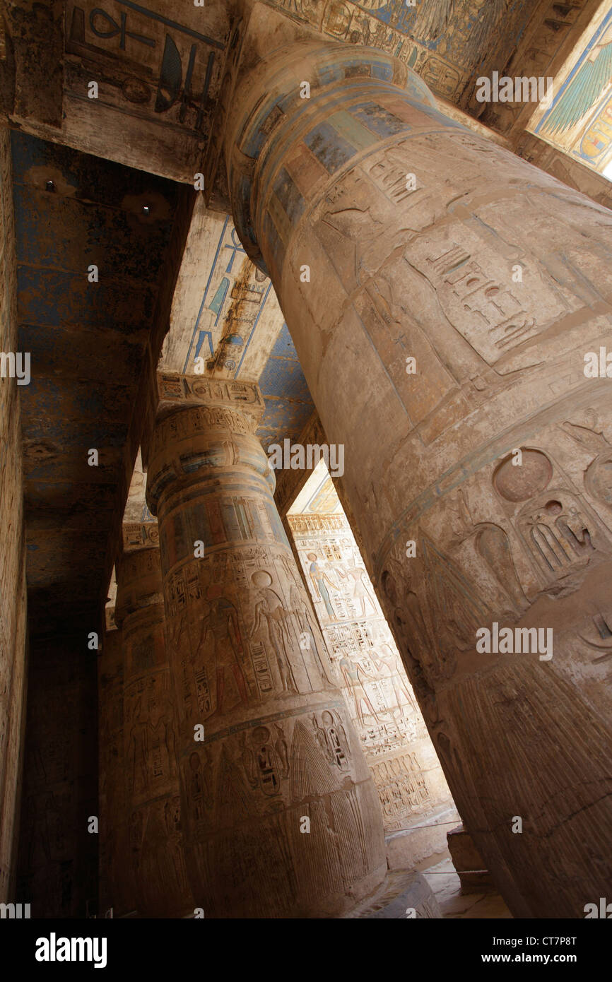 Decorations in the peristyle hall of the Mortuary Temple of Ramesses ...