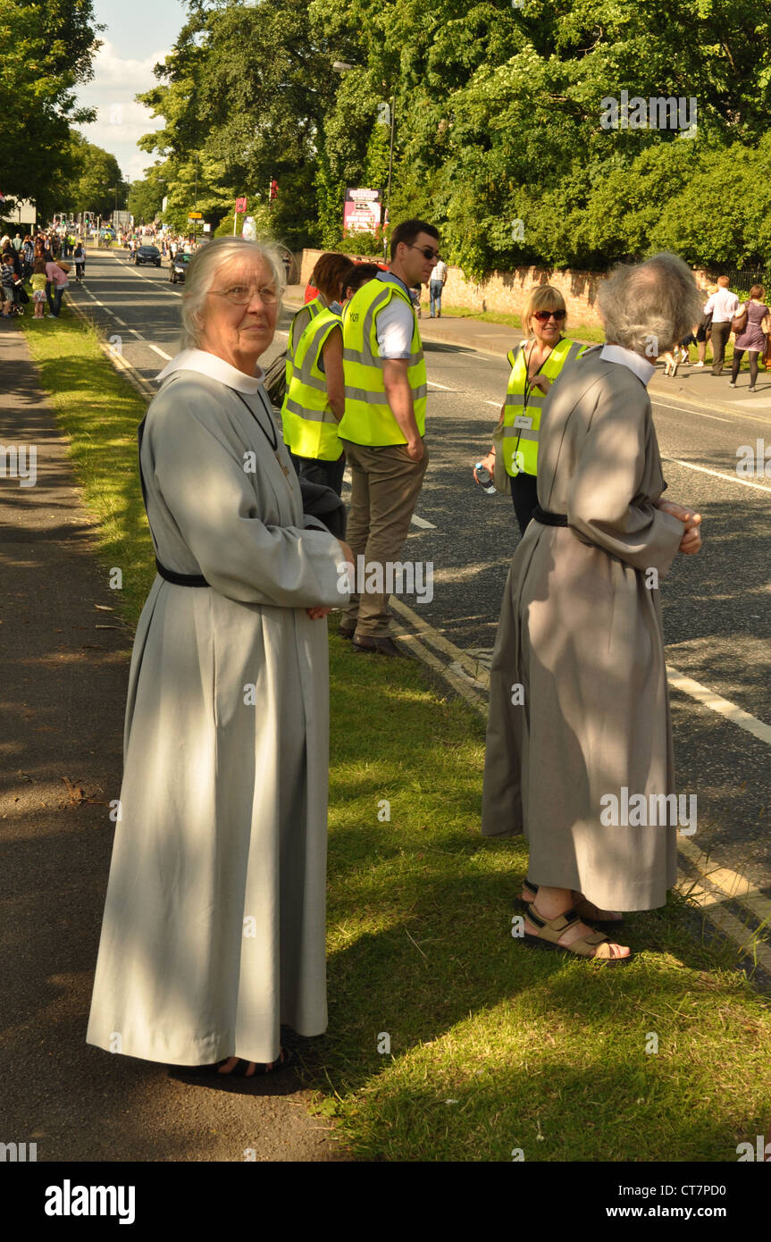 Nuns uk hi-res stock photography and images - Alamy