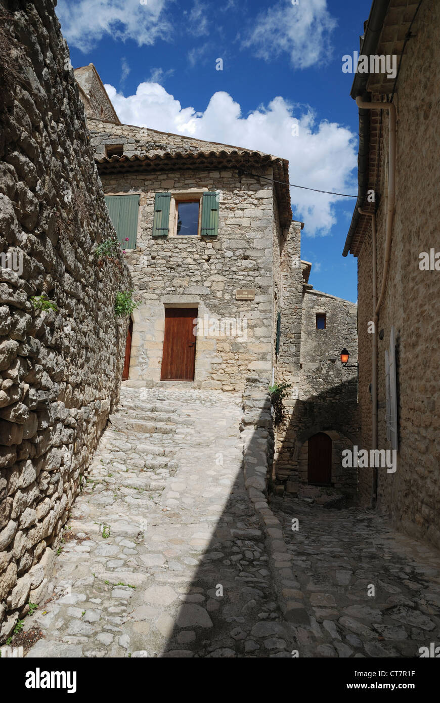 A steep path in the hilltop village of Crestet, Vaucluse, Provence ...