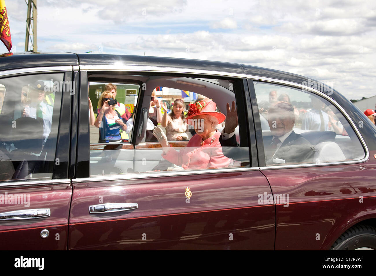 Hrh queen elizabeth ll hi-res stock photography and images - Alamy