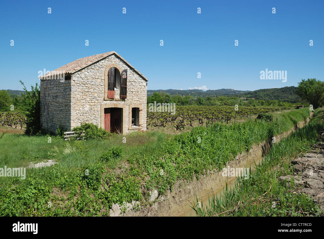 A cabanon at a vineyard in Vaison-la-Romaine, Vaucluse, Provence ...