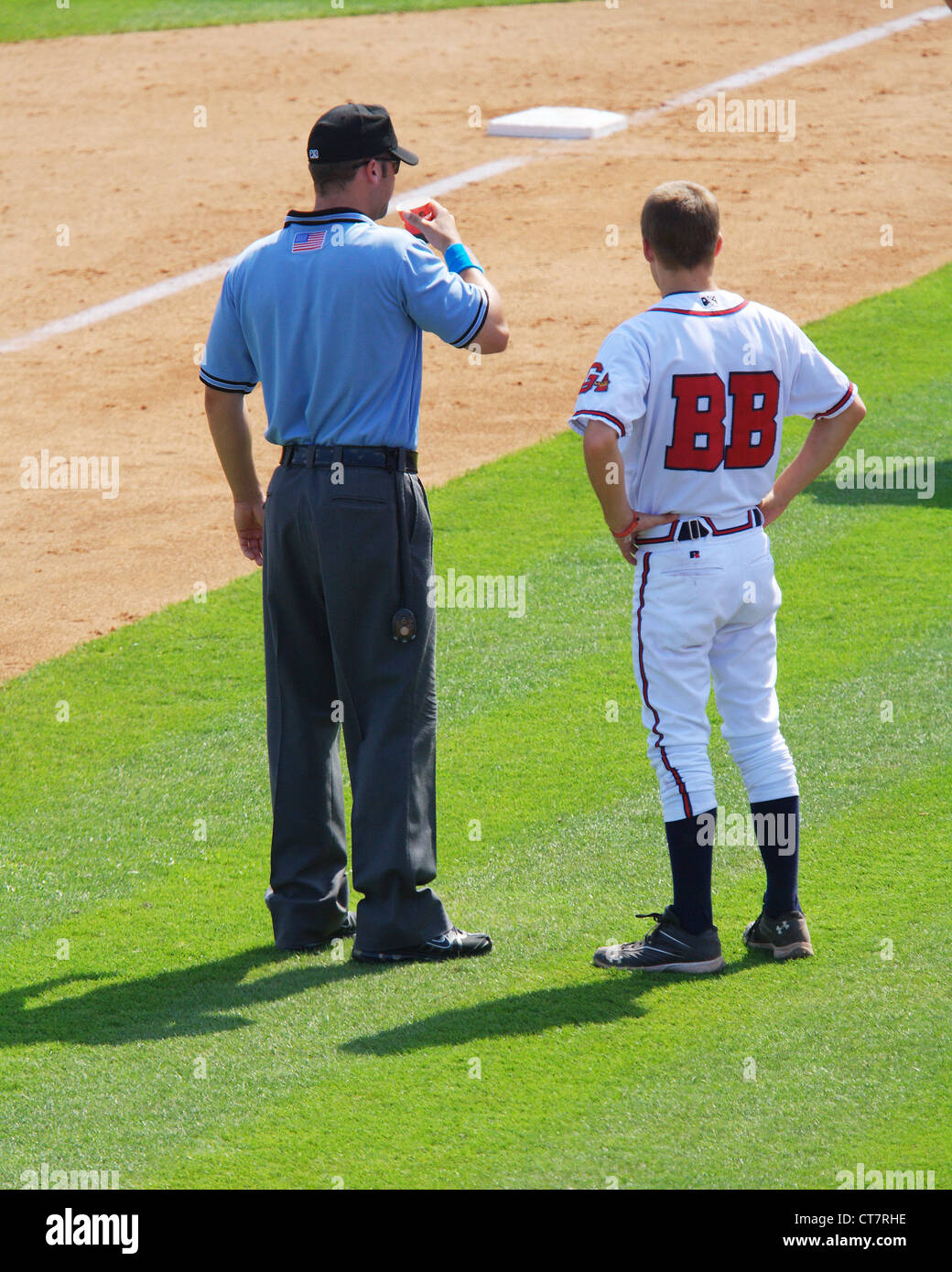 Ballboy gives umpire David Soucy (Bluffton, SC) a drink on a hot day ...